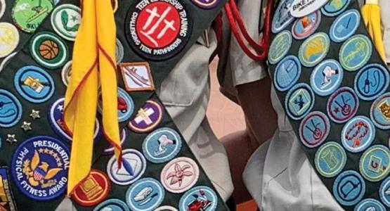 Ohio Pathfinder Uses Sign Language to Help in Pin Trade | Visitor Magazine